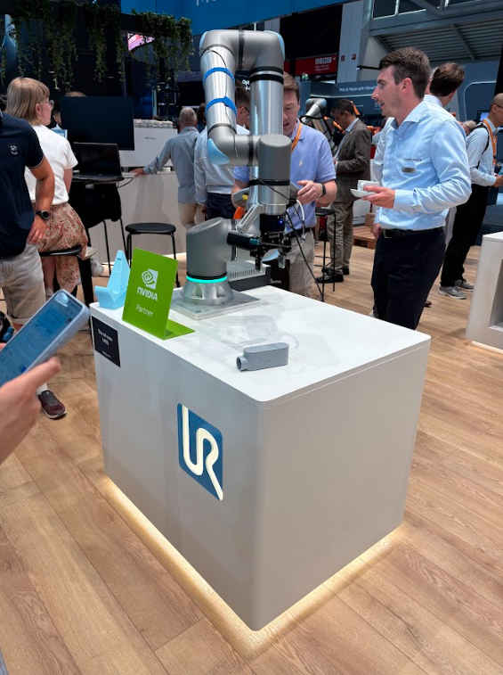 Automatica 2025: AI-driven robotics, the humanoid surge, and Robotiq in action